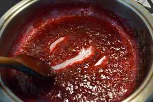Simple Redcurrant Jam Recipe with Fresh Garden Berries – cookslovak